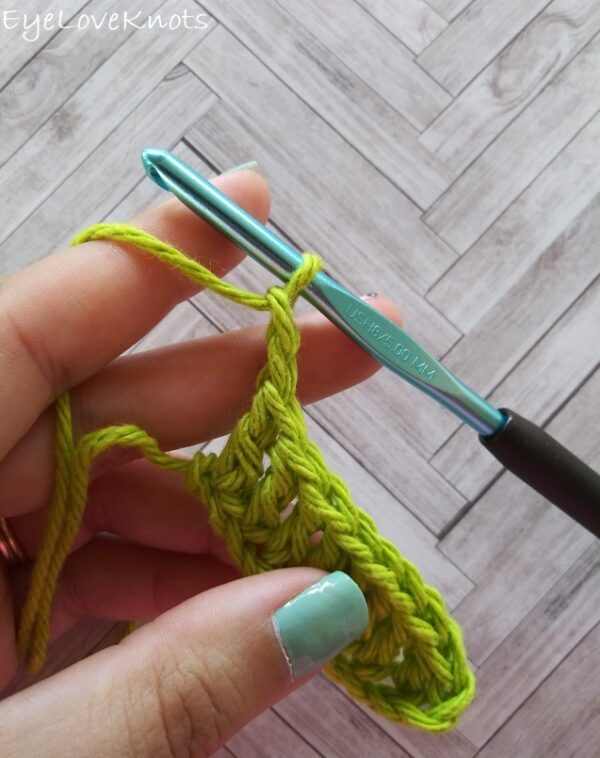 How to Double Crochet (US) Step by Step Photo Tutorial - EyeLoveKnots