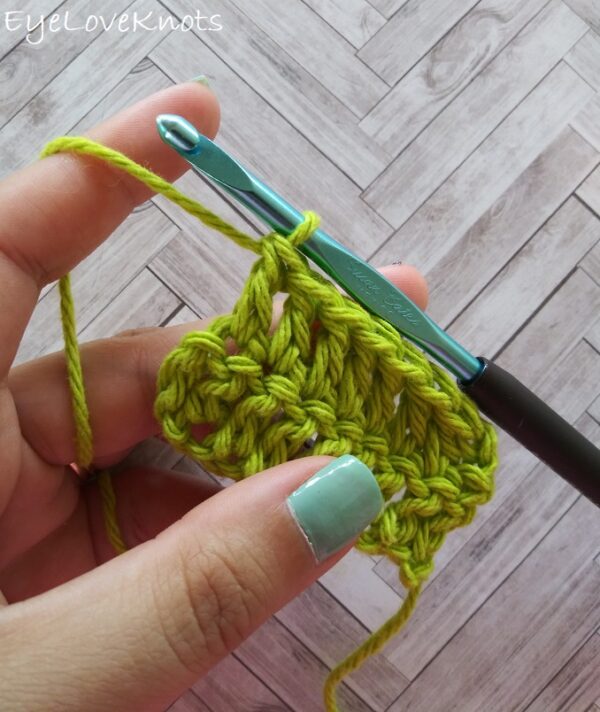 How to Double Crochet (US) Step by Step Photo Tutorial - EyeLoveKnots