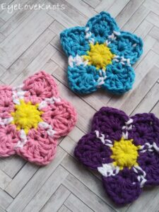 Forget Me Not Applique - Free Crochet Pattern - EyeLoveKnots