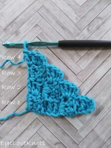 How to Corner to Corner (C2C) in Double Crochet (DC) - Photo Tutorial ...