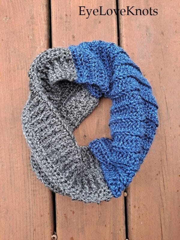 Texture Block Cowl - Crochet Pattern Review - EyeLoveKnots