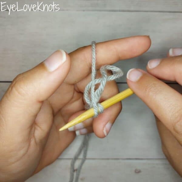 How to Knit a Long Tail Cast On - Photo Tutorial - EyeLoveKnots