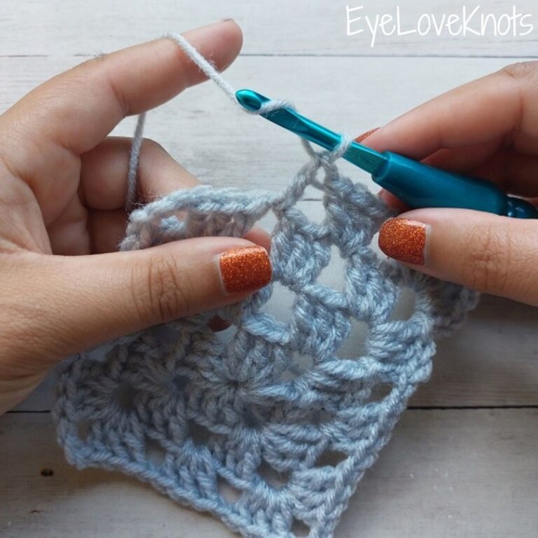 How to Add a New Ball of Yarn When You Run Out - EyeLoveKnots