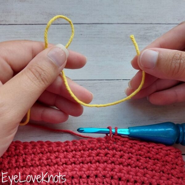 How to Change Yarn Colors in Crochet - EyeLoveKnots