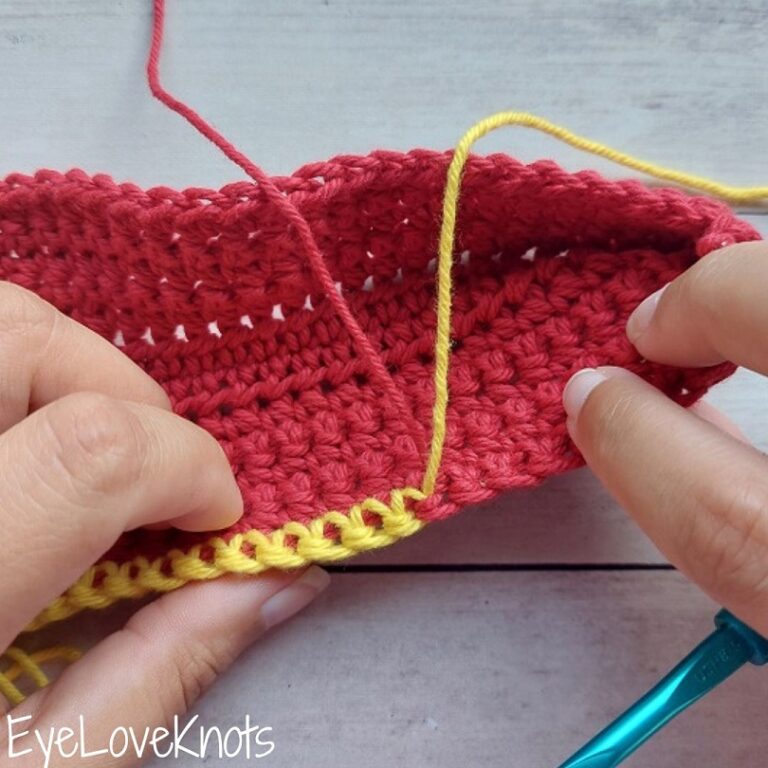 How to Change Yarn Colors in Crochet - EyeLoveKnots
