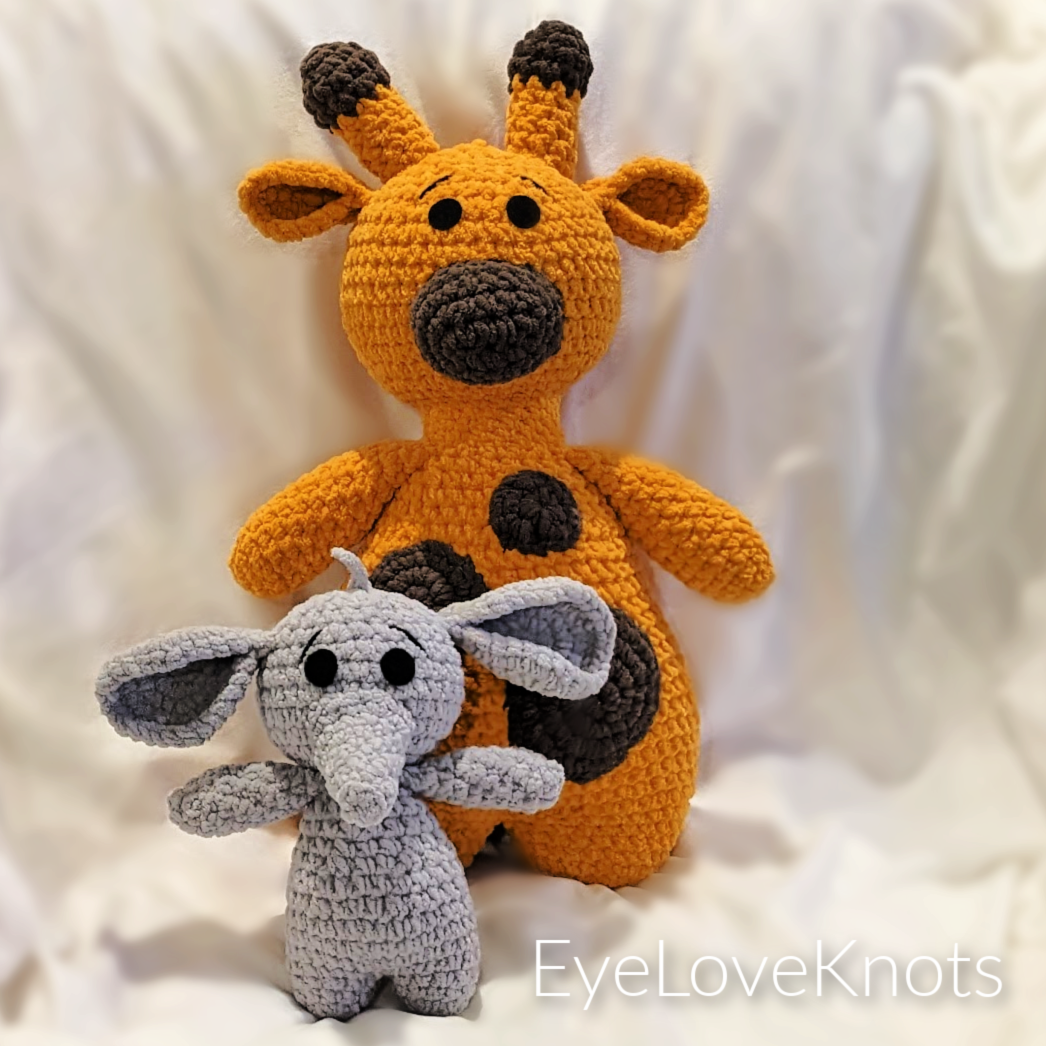 Belly Friend Giraffe - Crochet Pattern Review - EyeLoveKnots