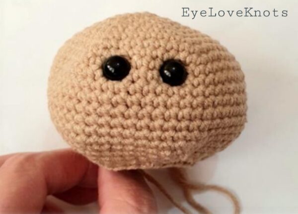 Reindeer Ornament - Free Crochet Pattern - EyeLoveKnots