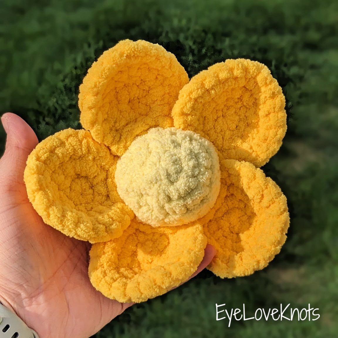 Florina the Flower Fidget - Crochet Pattern Review - EyeLoveKnots