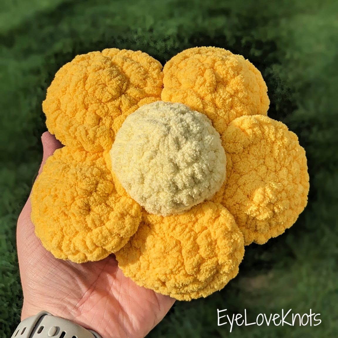 Florina the Flower Fidget - Crochet Pattern Review - EyeLoveKnots