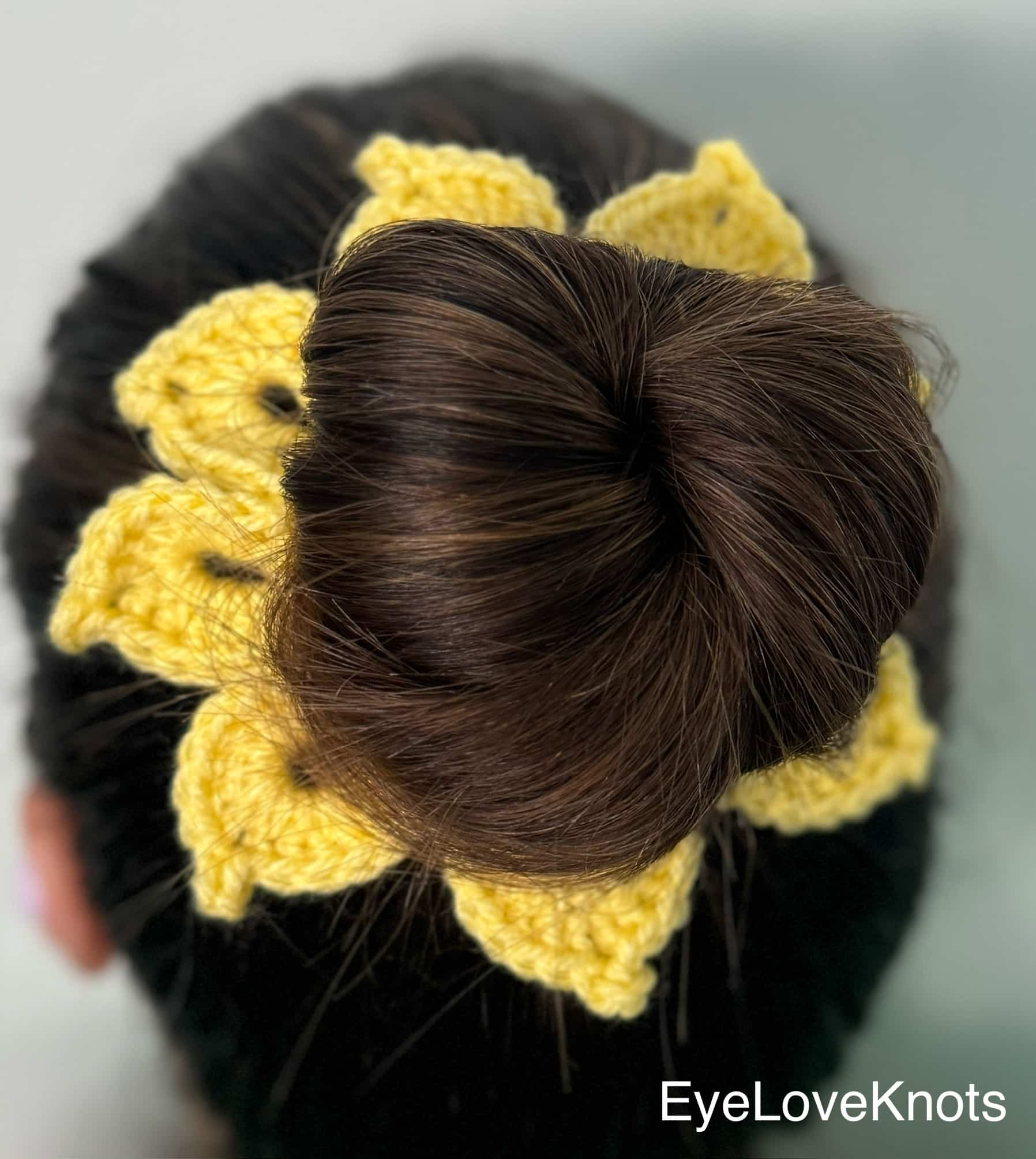 Sunflower Scrunchie - Crochet Pattern Review - EyeLoveKnots
