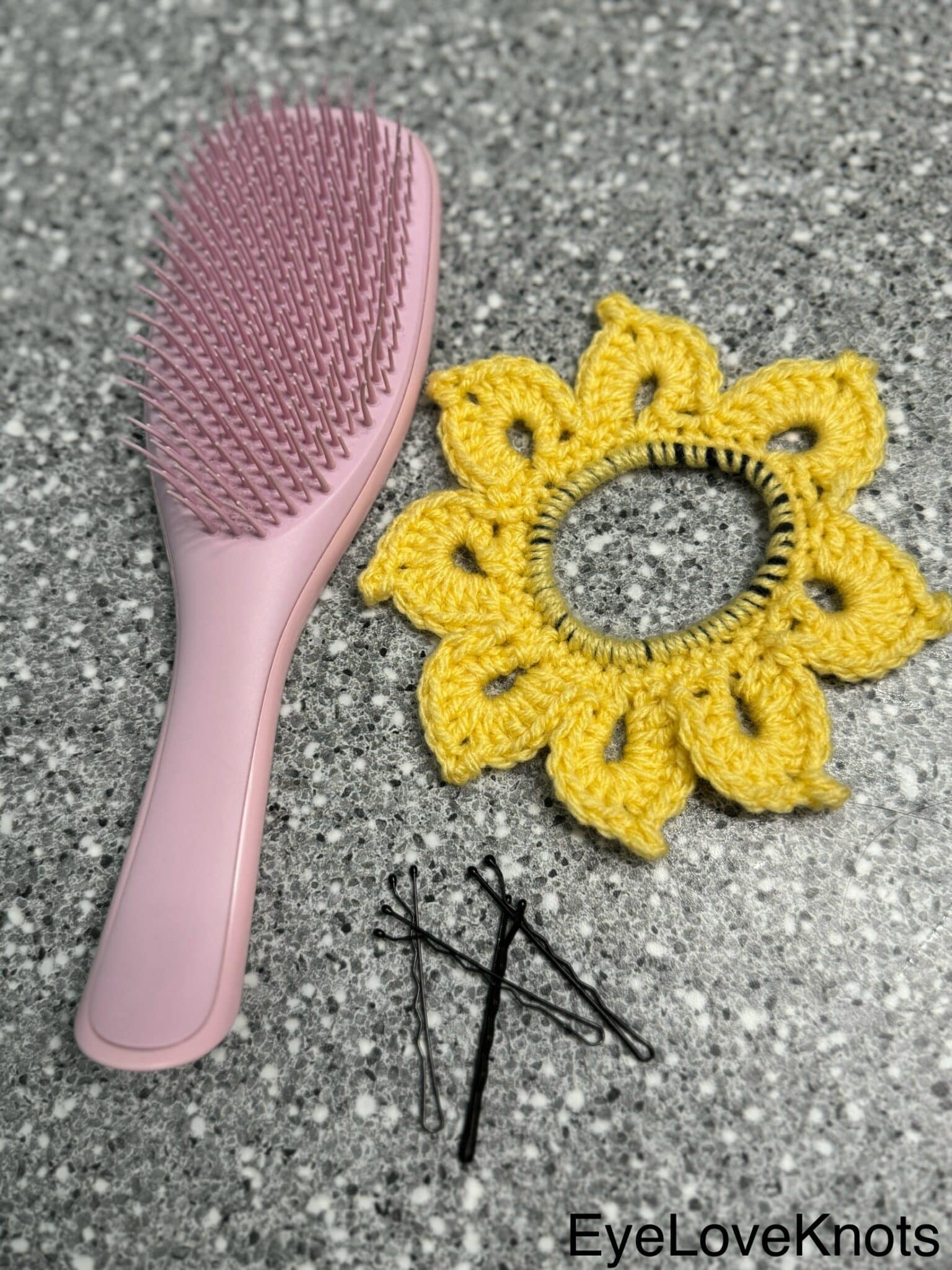 Sunflower Scrunchie - Crochet Pattern Review - EyeLoveKnots